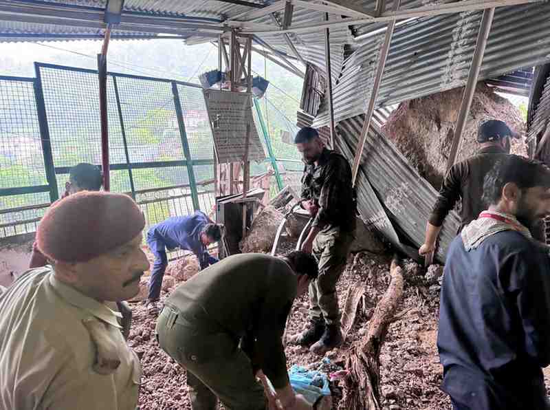 Massive landslide hits Vaishno Devi track in J-K’s Reasi, ten injured
